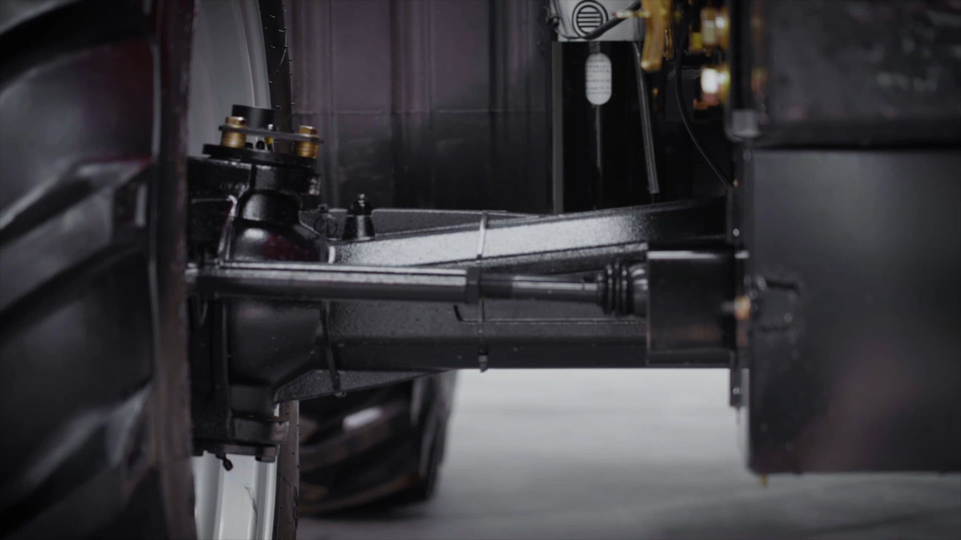 Ragnar R160 | Long-lasting, High-capacity and Comfortable 160HP 4WD Tr
